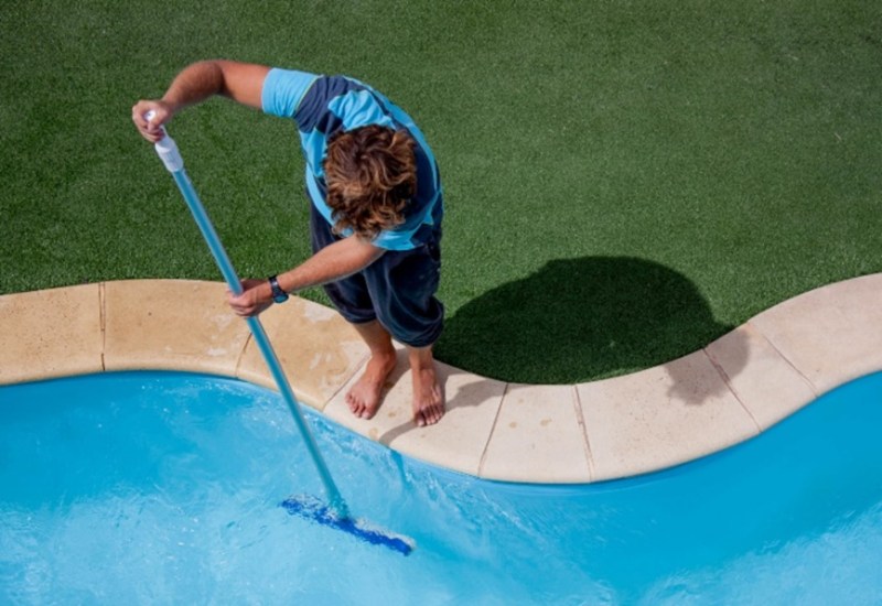 Importance of Professionals in Acid Washing Your Pool